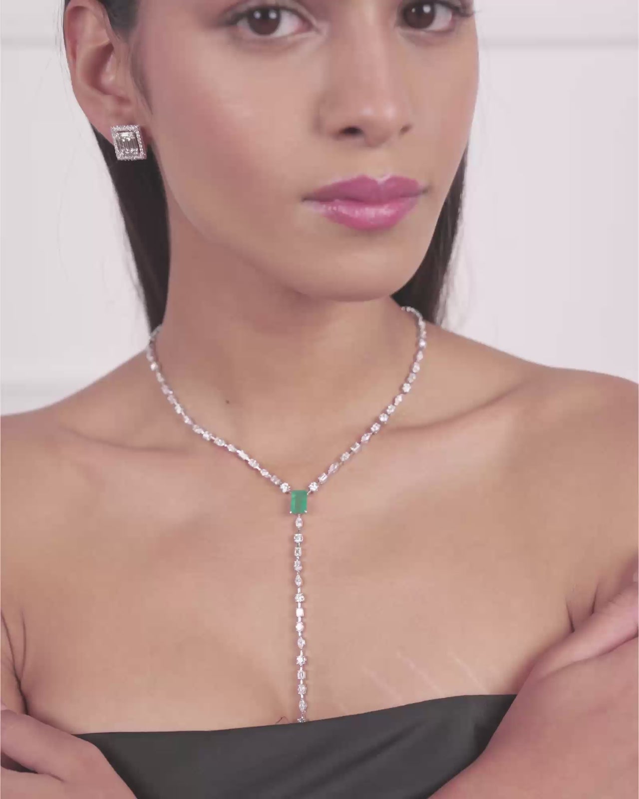 Emerald Core Lariat Necklace | AMARIS JEWELS | Fine Jewelry